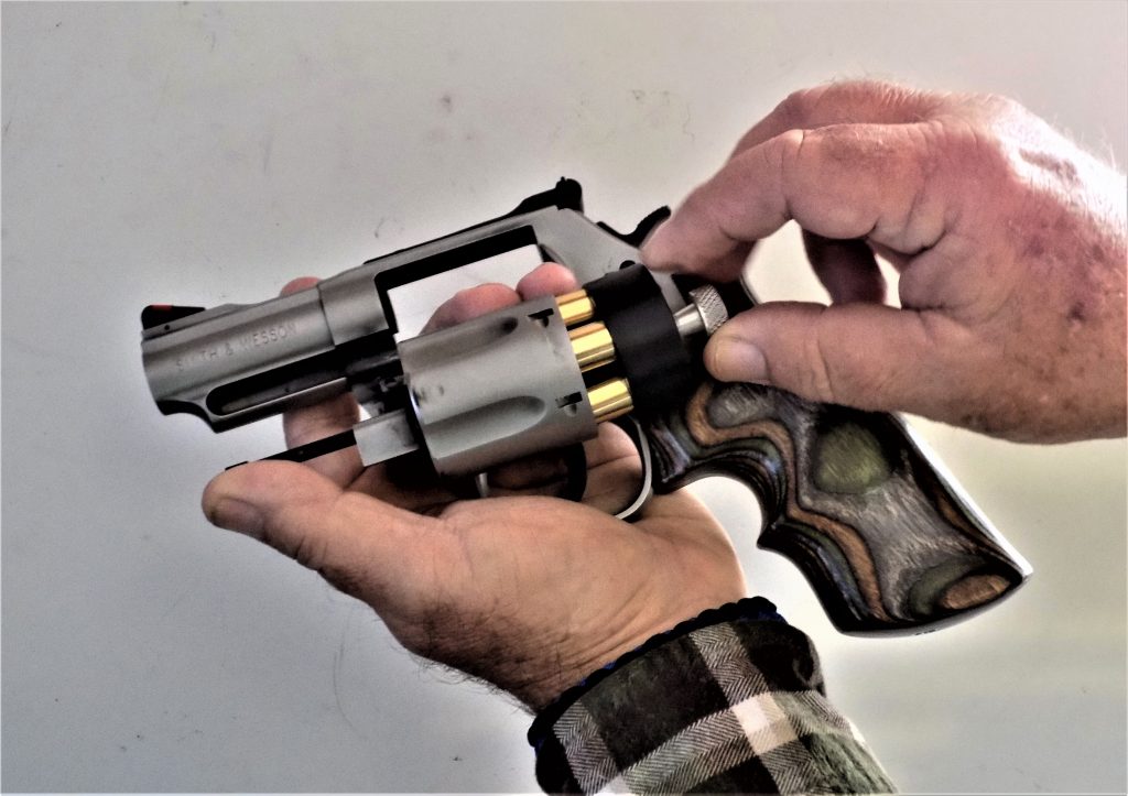 How To Speedload A Revolver - GAT Daily (Guns Ammo Tactical)