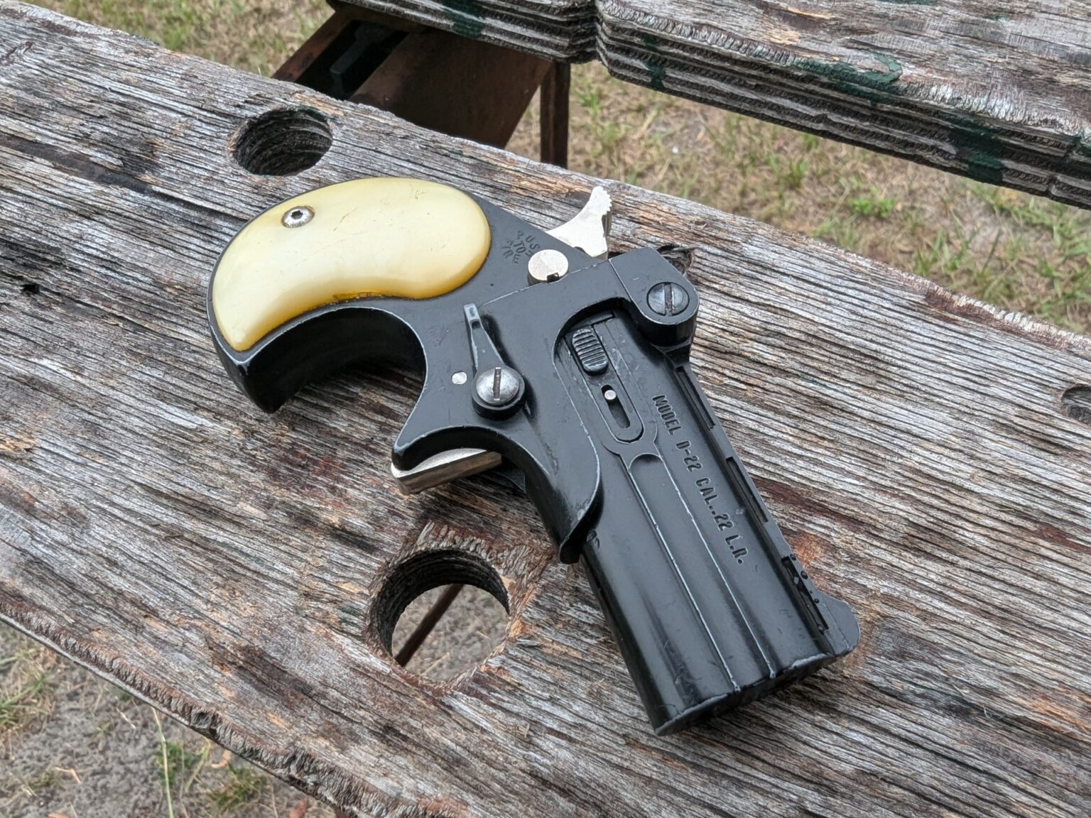 The Davis Derringer - A $60 Dollar Two Shotter - GAT Daily (Guns Ammo ...