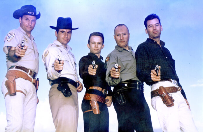 The Weaver Stance in 2025 - GAT Daily (Guns Ammo Tactical)